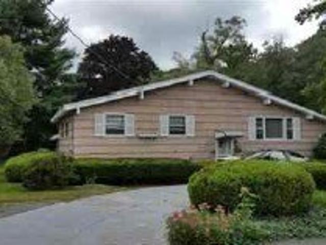 4 Pinewood Rd, Peabody, MA 01960