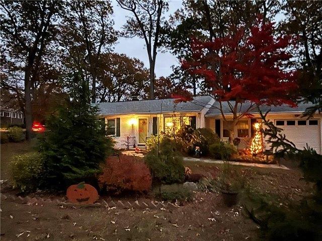 4 Pine Crest Dr, Woonsocket, RI 02895