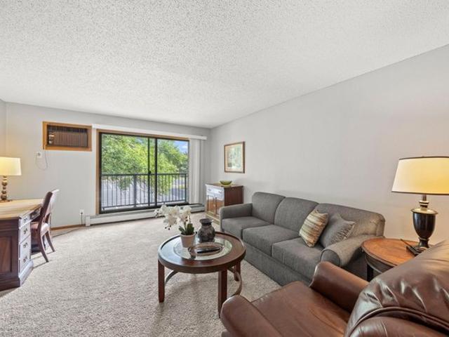 4 Pine Tree Dr Apt 218, Arden Hills, MN 55112