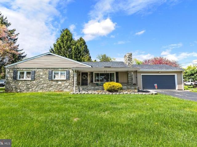 4 Pleasant Dr, Lancaster, PA 17602