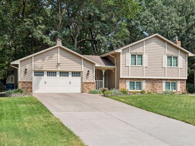 4 Pleasant View Ln, Circle Pines, MN 55014