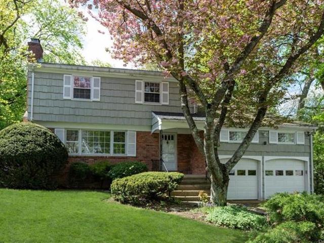 4 Ponderosa Dr, Greenwich, CT 06830