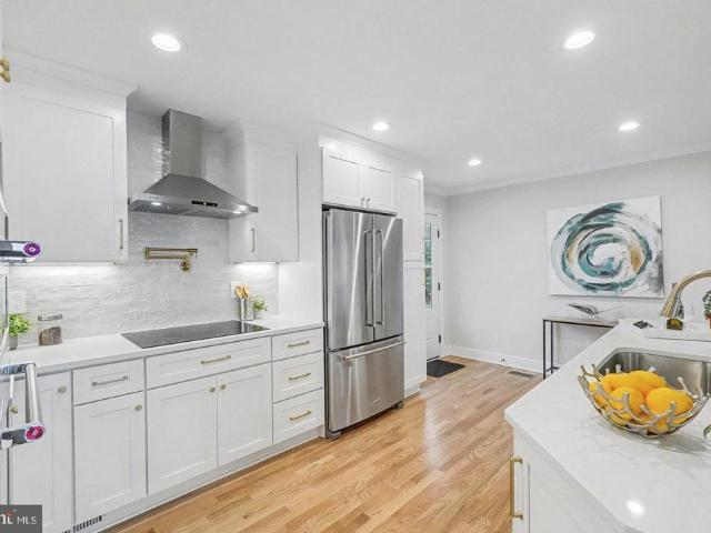 4 Poplar Grove Avenue