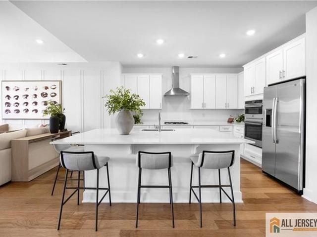 4 Prado Rd, Monroe, NJ 08831
