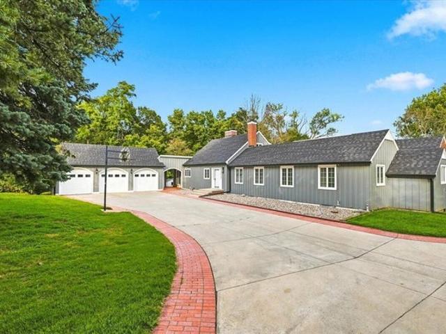 4 Prairie Hills Ln, Council Bluffs, IA 51503
