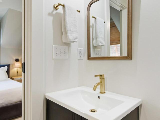 4 President Pl, Charleston, SC 29403 | MLS #26009