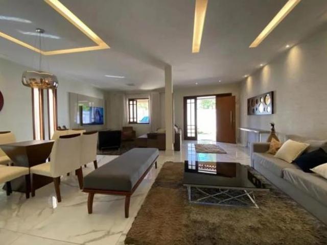 4 Qtos, sendo 1 suíte master c hidromassagem e closet, 2 semi suítes, LT 800. 61 99463 5151