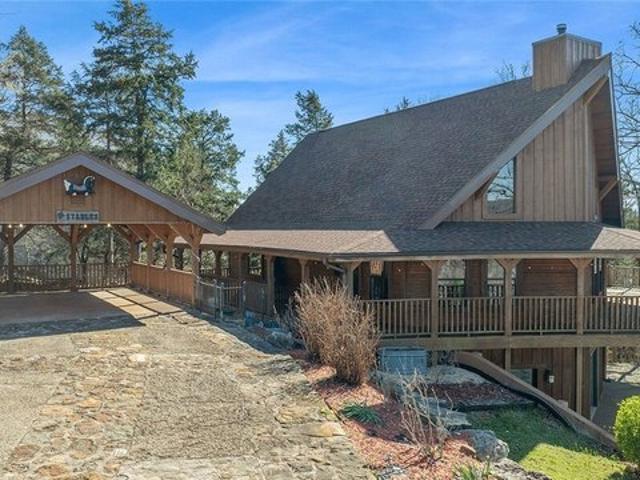 4 Quail Run Dr, Holiday Island, AR 72631