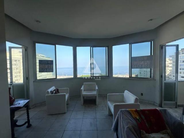 4 quartos, 1 vaga escriturada, 200m2, frente e com vista pro Mar, no posto 2 em Copacabana