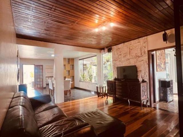 4 QUARTOS 4 SUÍTES 4 SALAS VARANDA CASA SOLTA NO LOTE ÁREA VERDE COM POMAR ACEITA FINANCIAMENTO