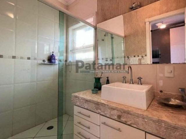 4 Quartos, 4 Suites ótima qualidade, localização, piscina e vista!