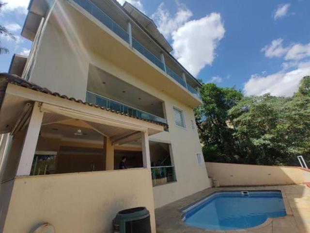 4 quartos sendo 2 suites, 481 m² Condominio Fechado