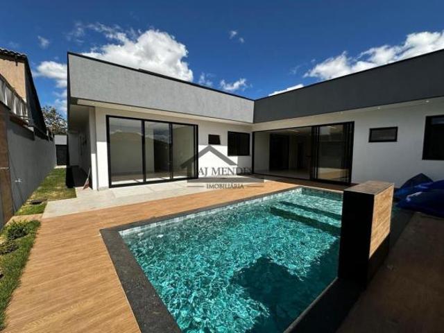 4 QUARTOS / PISCINA / PROJETO DE ILUMINAÇÃO / CHURRASQUEIRA / CONDOMÍNIO FECHADO