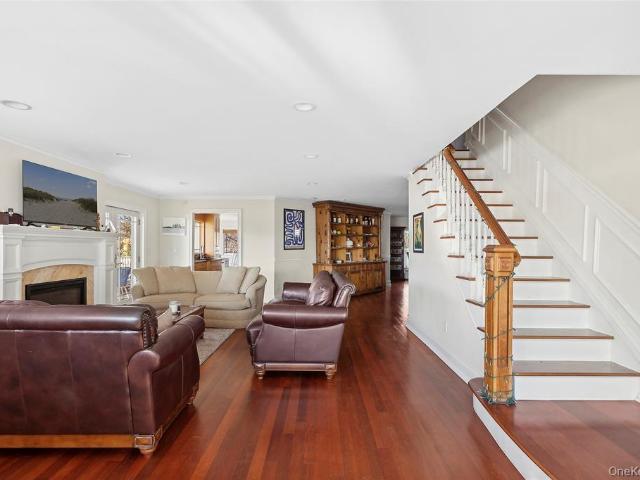 4 Quebec Road