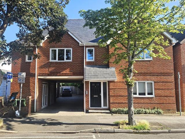4 Queens Road, Farnborough GU14, 1 bed flat to rent, £1,100 pcm | PrimeLocation