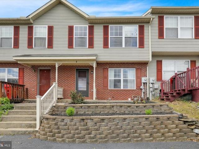 4 Red Tail Ct, Hamburg, PA 19526