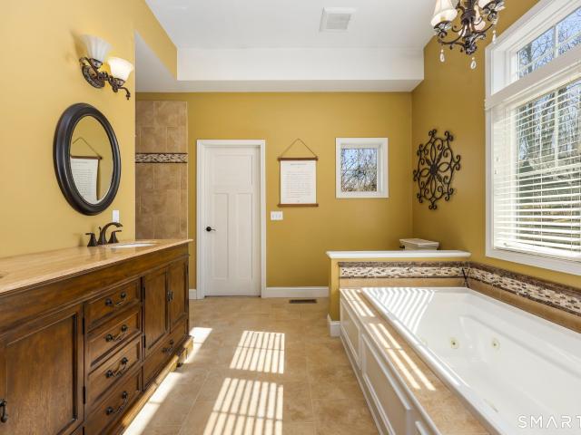 4 Red Fox Ct, New Fairfield, CT 06812 | MLS #24164