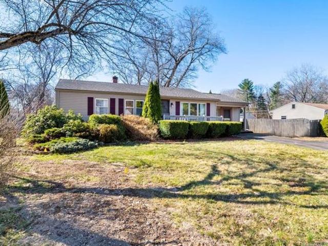 4 Redwood St, Enfield, CT 06082