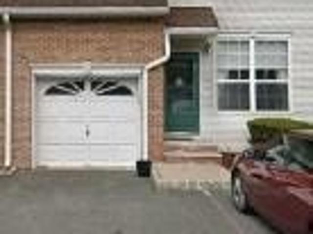 4 Reins Ct, Franklin, NJ 08873