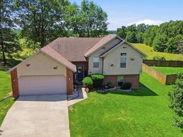 4 Remington Dr, Monett, MO 65708