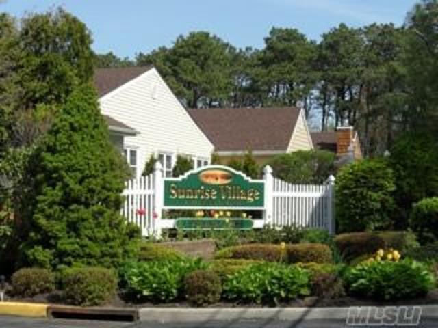 4 Revere Dr, Sayville, NY 11782
