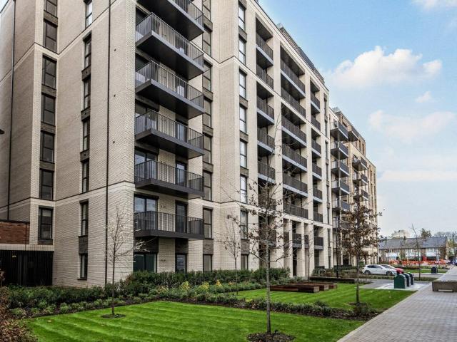 4 Riley House, 6 Headlam Avenue SW4 2 bed apartment to rent £2,675 pcm £617 pw