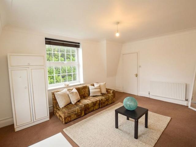 4 room house to let in 8 St. Cuthberts Road London, London NW2 3QL, united_kingdom