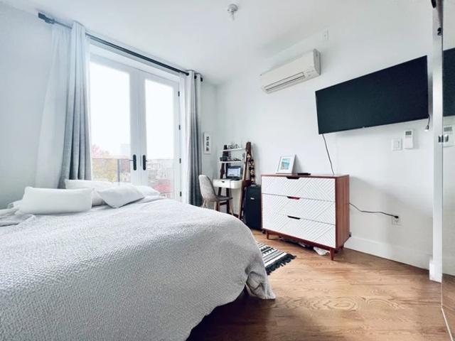 4 Room on 291 Fenimore Street