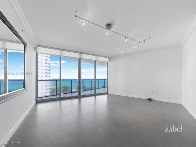4 room luxury Apartment for sale in South Ocean Drive, 3101, Hollywood, Broward County, Florida