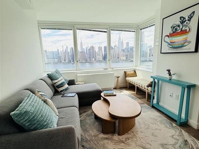 4 room luxury Apartment for rent in Queens, New York