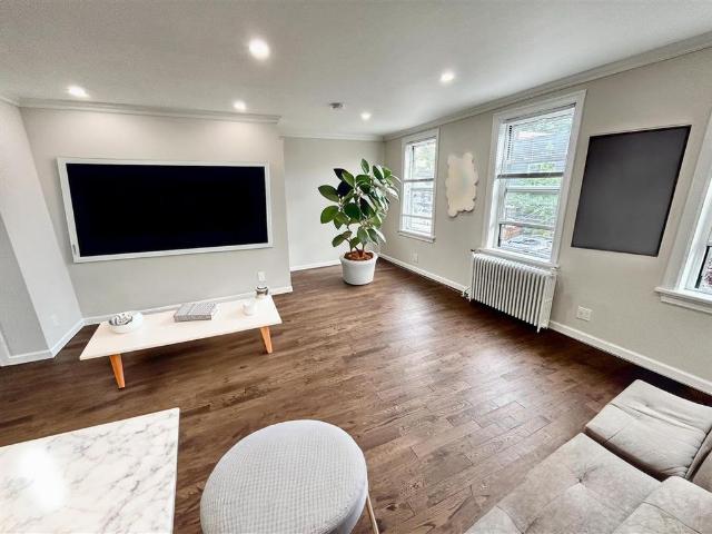 4 room luxury Detached House for rent in Queensbridge Houses, New York