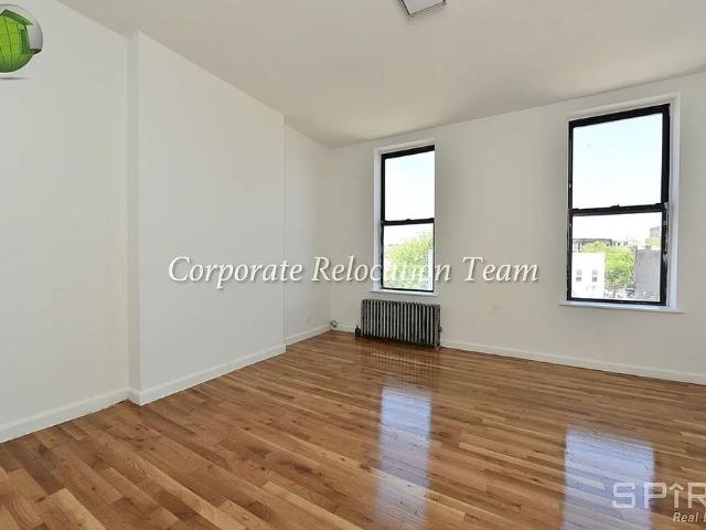 4 room luxury Detached House for rent in Queensbridge Houses, United States