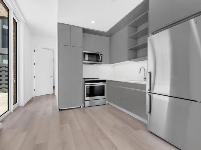 4 room luxury Flat for rent in 29 17 40th Avenue, Queens, New York