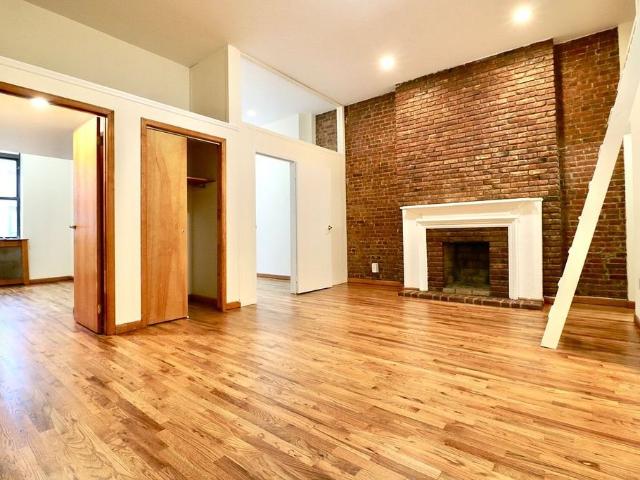 4 room luxury Townhouse for rent in 126 West 74th Street, New York