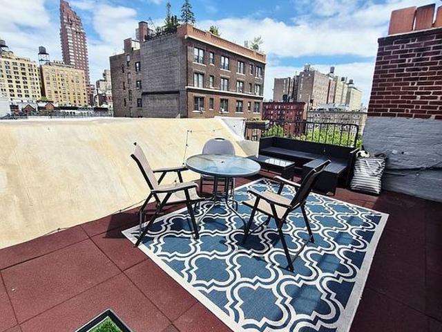 4 room luxury Townhouse for rent in 140 West 76th Street, New York