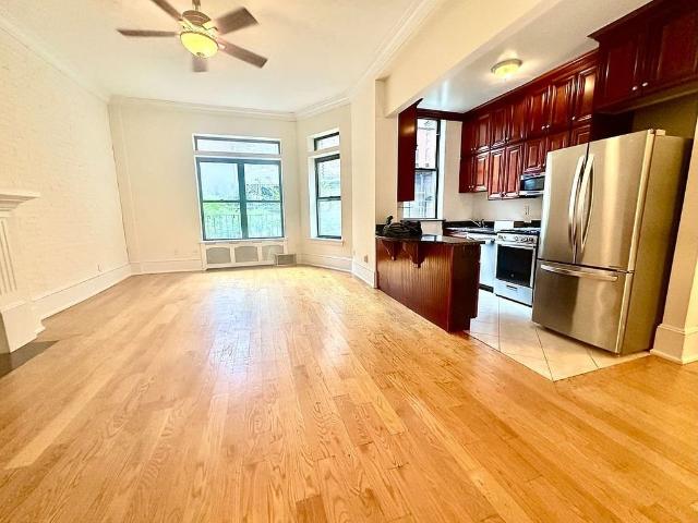4 room luxury Townhouse for rent in 353 West End Avenue, New York