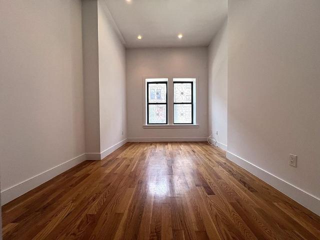 4 room luxury Townhouse in 321 West 139th Street, West New York, Hudson County, New Jersey