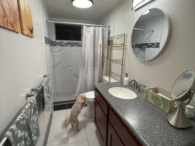 4 rooms and 2 full bathrooms, preferably students