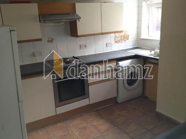 4 Royal Park Avenue Hyde park Leeds 4 bed house to rent £1,900 pcm £438 pw
