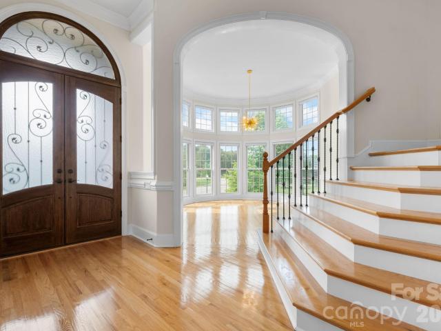 4 Royal Vista Way