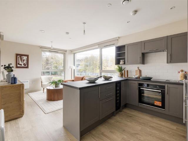 4 Stables Yard, E3 2YQ