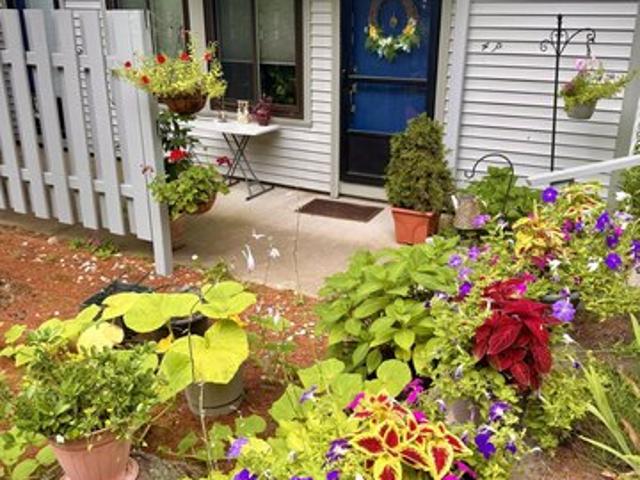4 Staunton Ct Apt P, Farmington, CT 06032