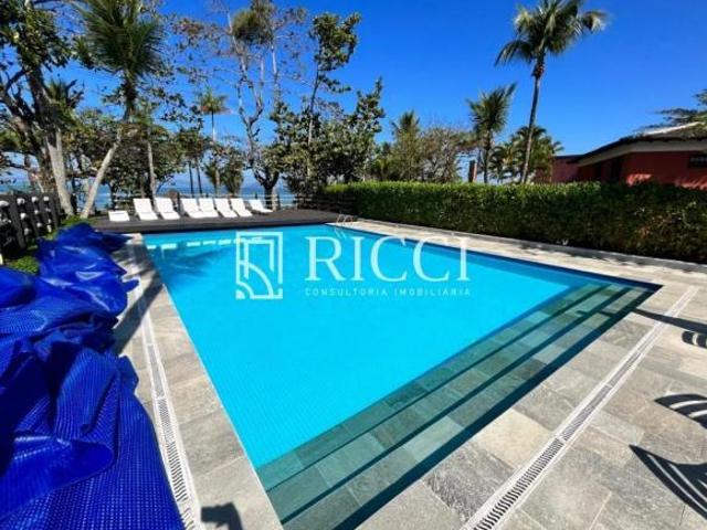 4 suítes, 3 vagas, deck privativo pé na areia, condomínio frente mar, piscina aquecida