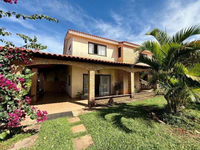 4 SUÍTES / VISTA LIVRE / JARDIM / ARMÁRIOS PLANEJADOS / COND SOLAR DE ATHENAS