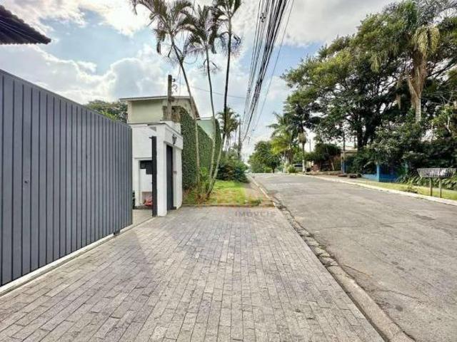 4 suítes, salão festas, escritório, adega, 7vagas 4 cobertas. Espaço p/ piscina e gourmet!