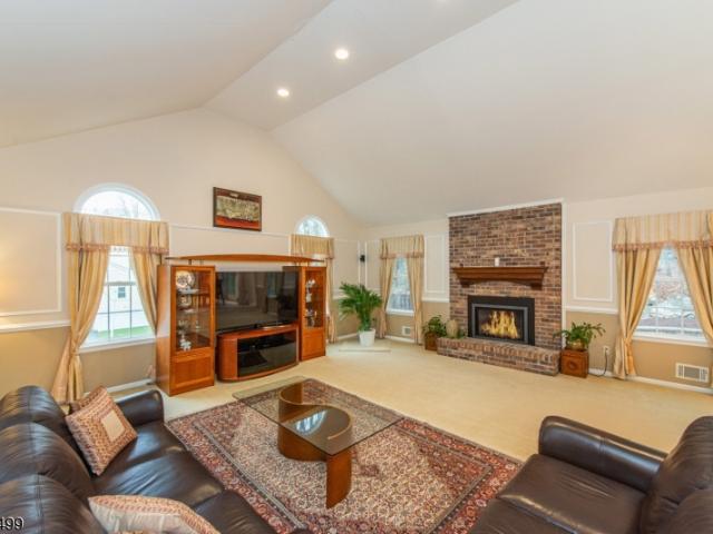 4 Summit Lane