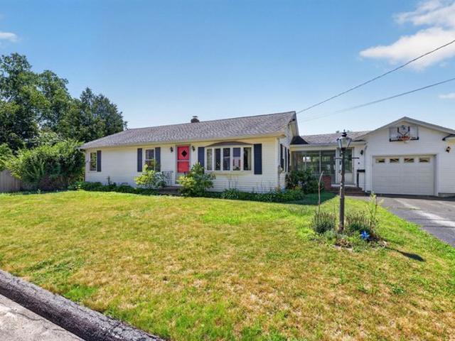 4 Sunrise St, Biddeford, ME 04005