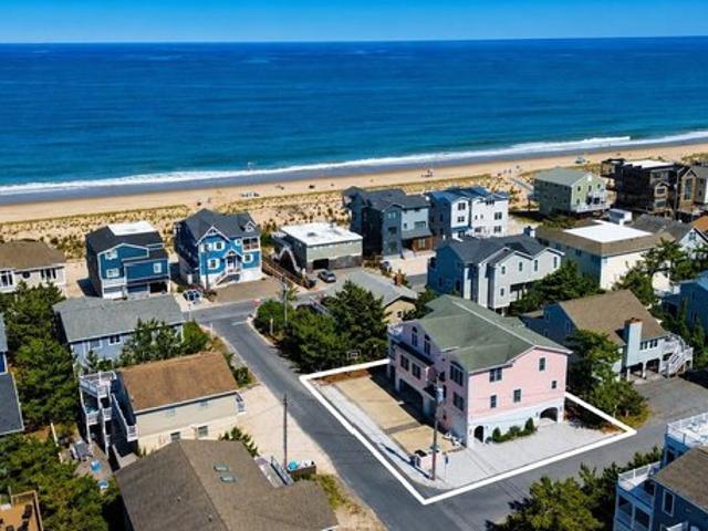 4 S 9th St, South Bethany, DE 19930