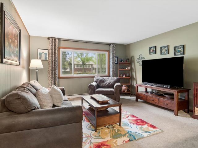 4 S Cypress Lane