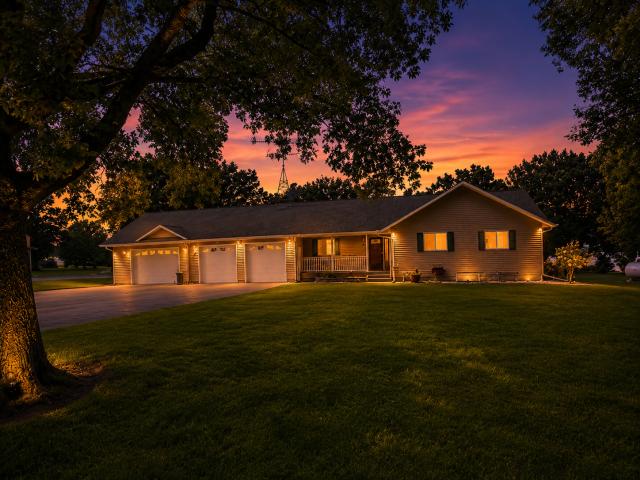 4 S Fox Lake Drive E